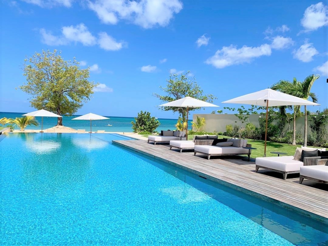 4000m² de Terrasse en bois en Teak + Ipé Softline pour l'hôtel ...