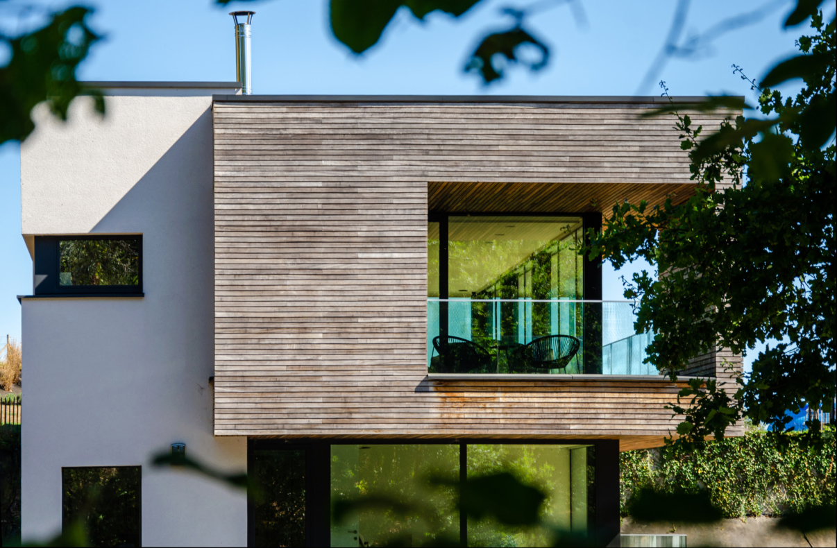 Bardage Padouk avec système Techniclic pour cette maison moderne par ...