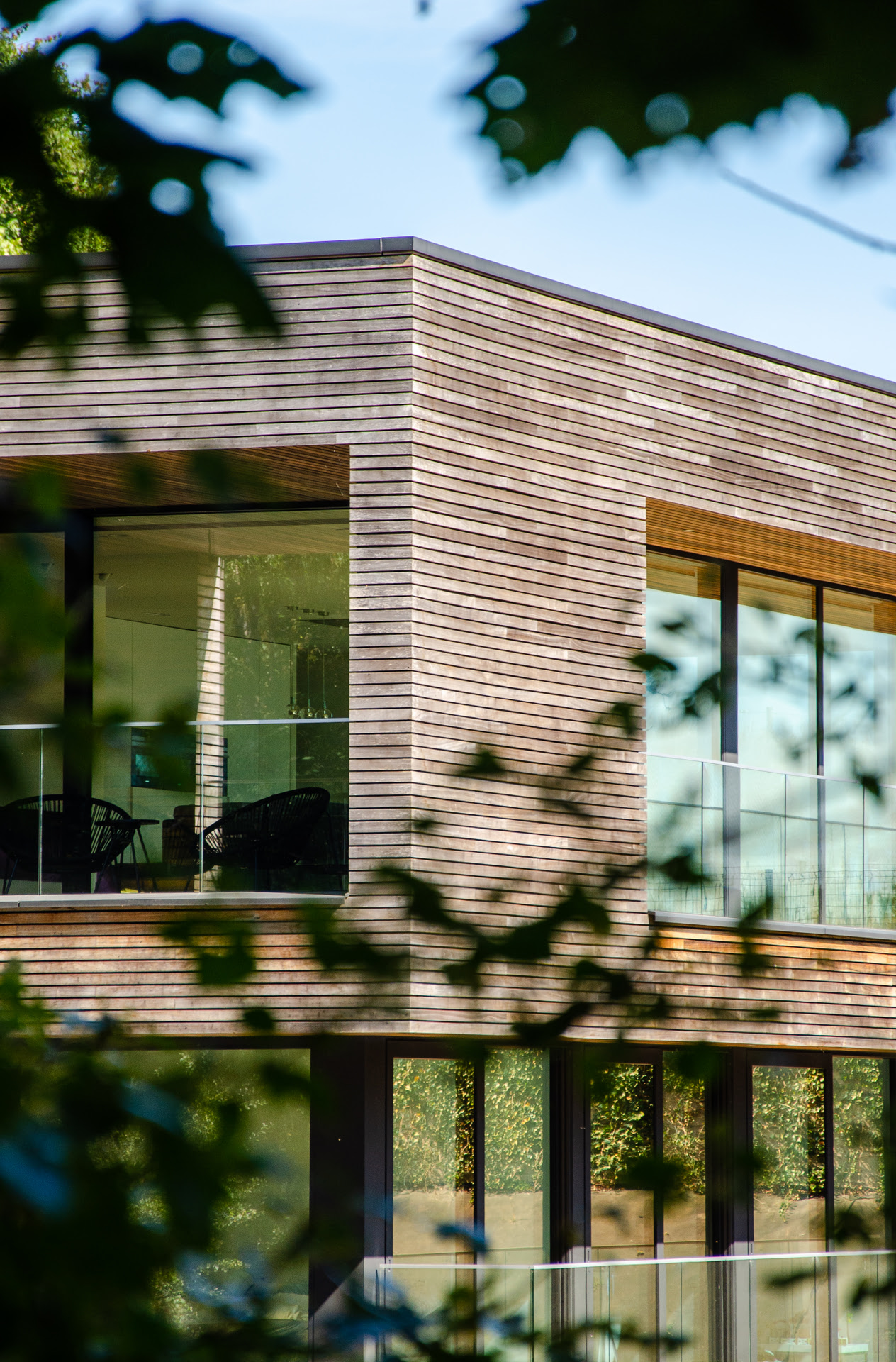 Bardage Padouk avec système Techniclic pour cette maison moderne par ...