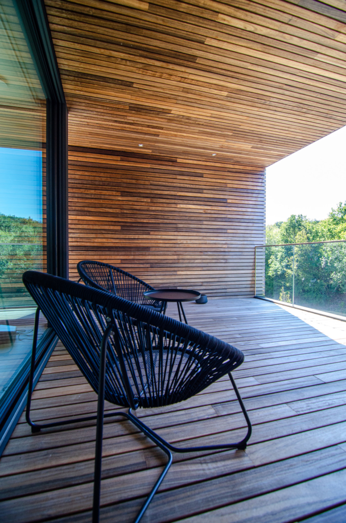 Bardage Padouk avec système Techniclic pour cette maison moderne par ...