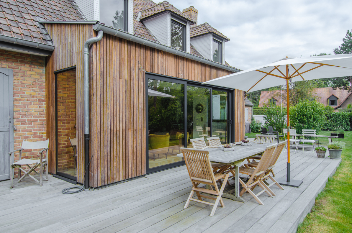 Nice house extension with Jaya exotic wood cladding · Vetedy